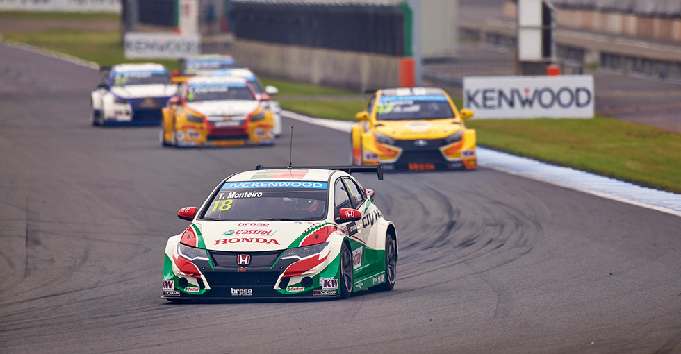 Honda | Honda Civic WTCCが2戦連続両レースで表彰台を獲得。レース2ではモンテイロ選手が優勝し、Honda Civic ...