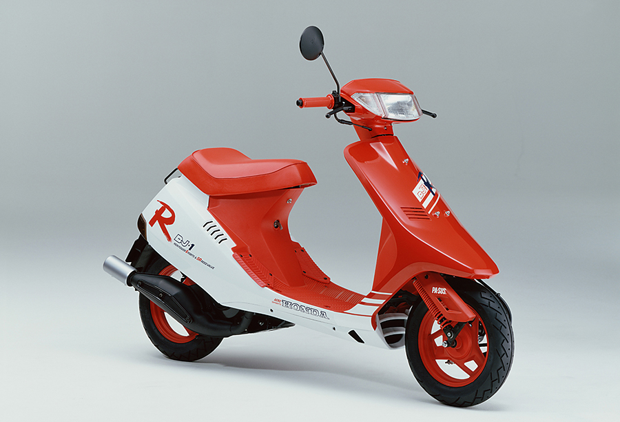 Honda | スポーティスクーター「ホンダ・DJ・1R」の出力の向上と装備の充実をはかり発売