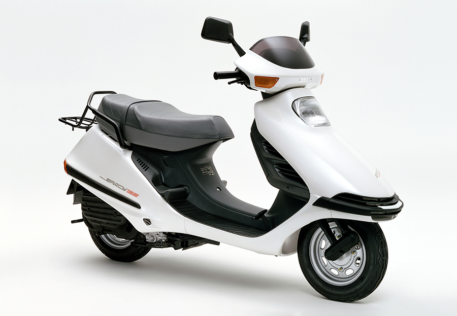 Honda | 4サイクルエンジン搭載の高級スクーター新型「ホンダ・スペイシー125」を発売